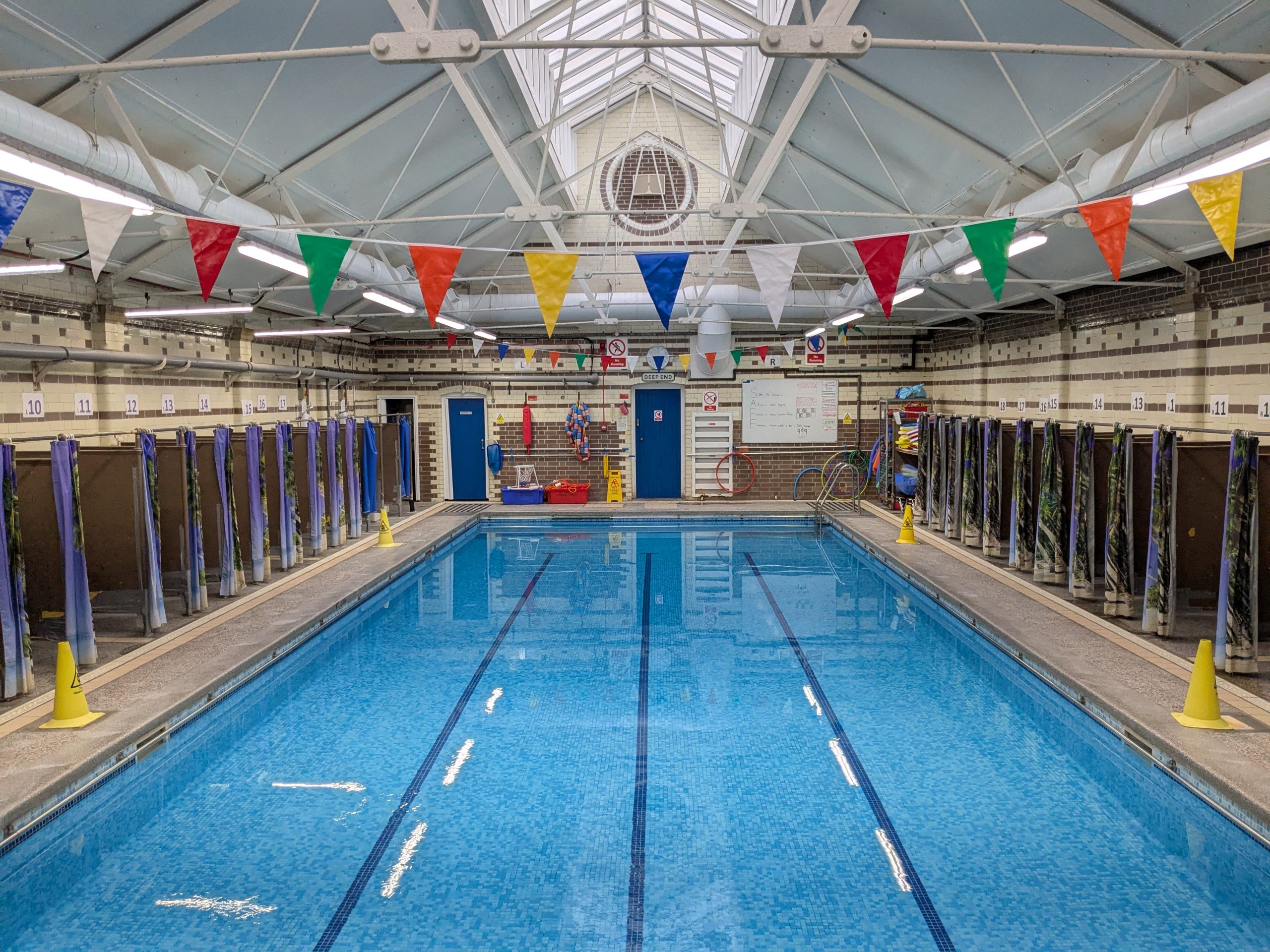 Aqualight classes for children at Barry Road Pool